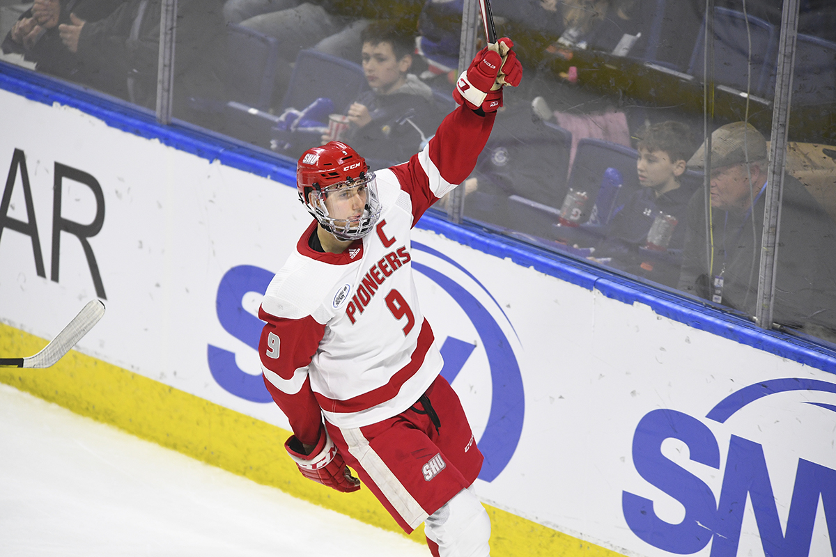 NEWS: COTTON SIGNS WITH THE HURRICANES | West Kelowna Warriors